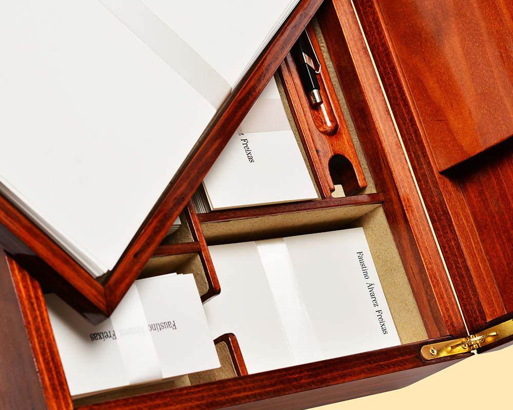 Caja Fina de Papelería Personal en Madera - GRAFFER
